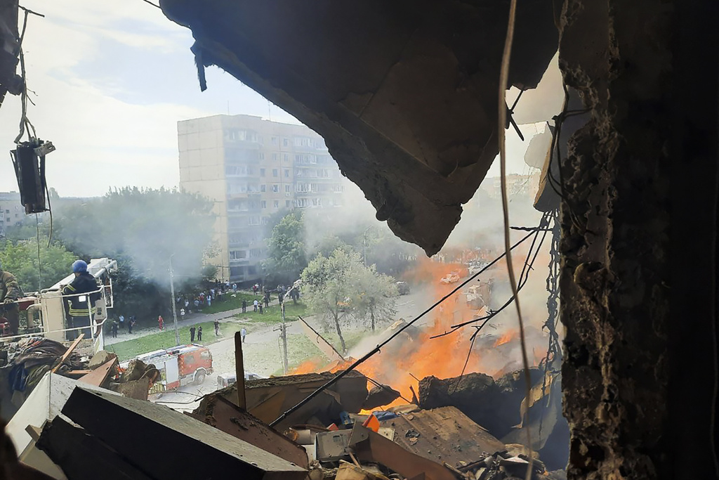 Russian missiles strike an apartment building, killing at least 4 in ...
